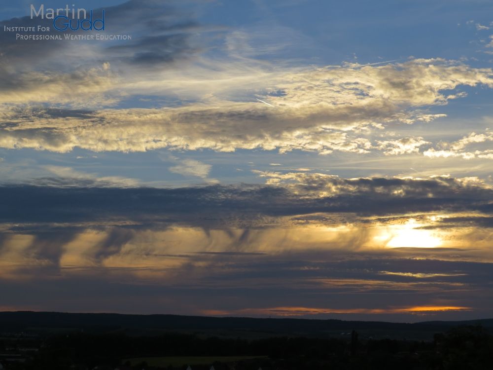Altocumulus radiatus (Ac ra) - Institute for Professional Weather Education