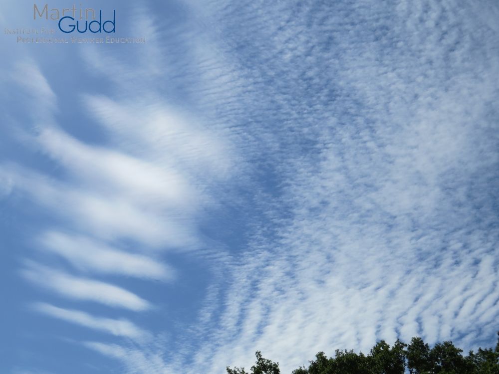 Altocumulus lenticularis (Ac len) - Institute for Professional Weather ...