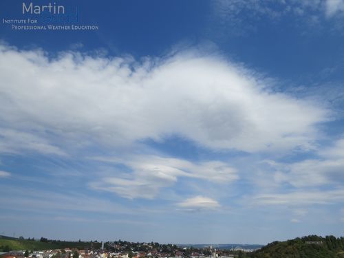 Altocumulus lenticularis (Ac len) - Institute for Professional Weather ...