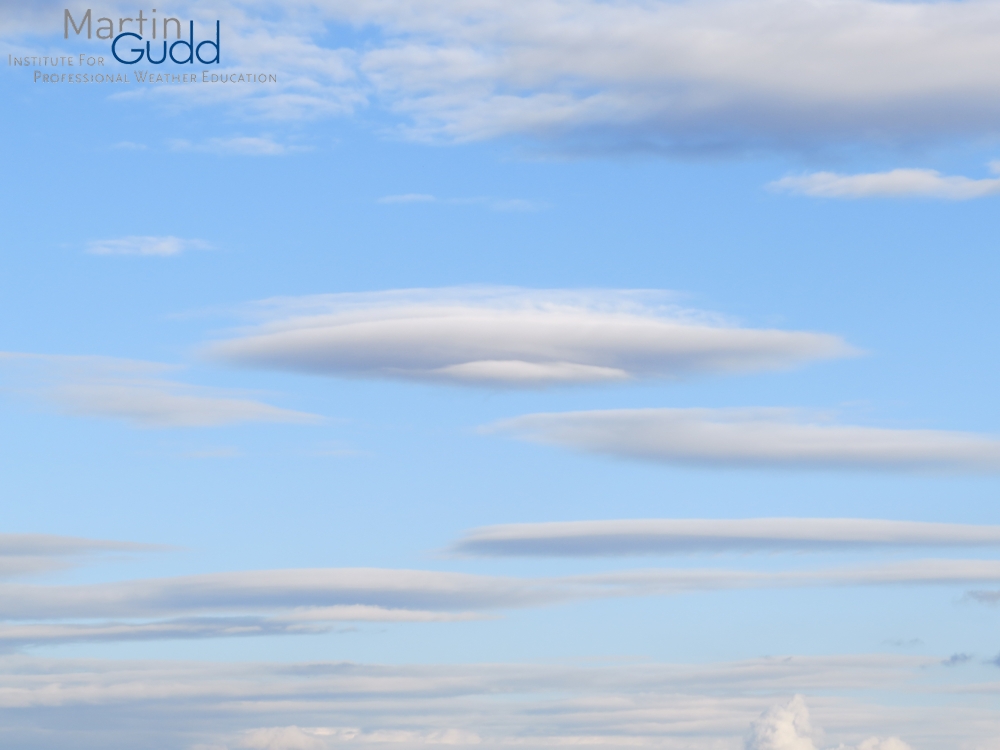 Altocumulus lenticularis (Ac len) - Institute for Professional Weather ...