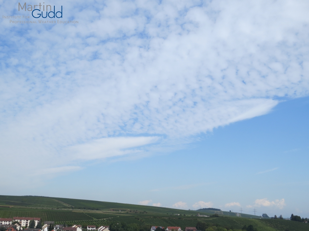 Altocumulus cavum (Ac cav) - Institute for Professional Weather Education